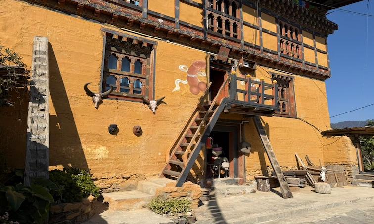 Aum Toep Zam Farm House - Tour Bhutan